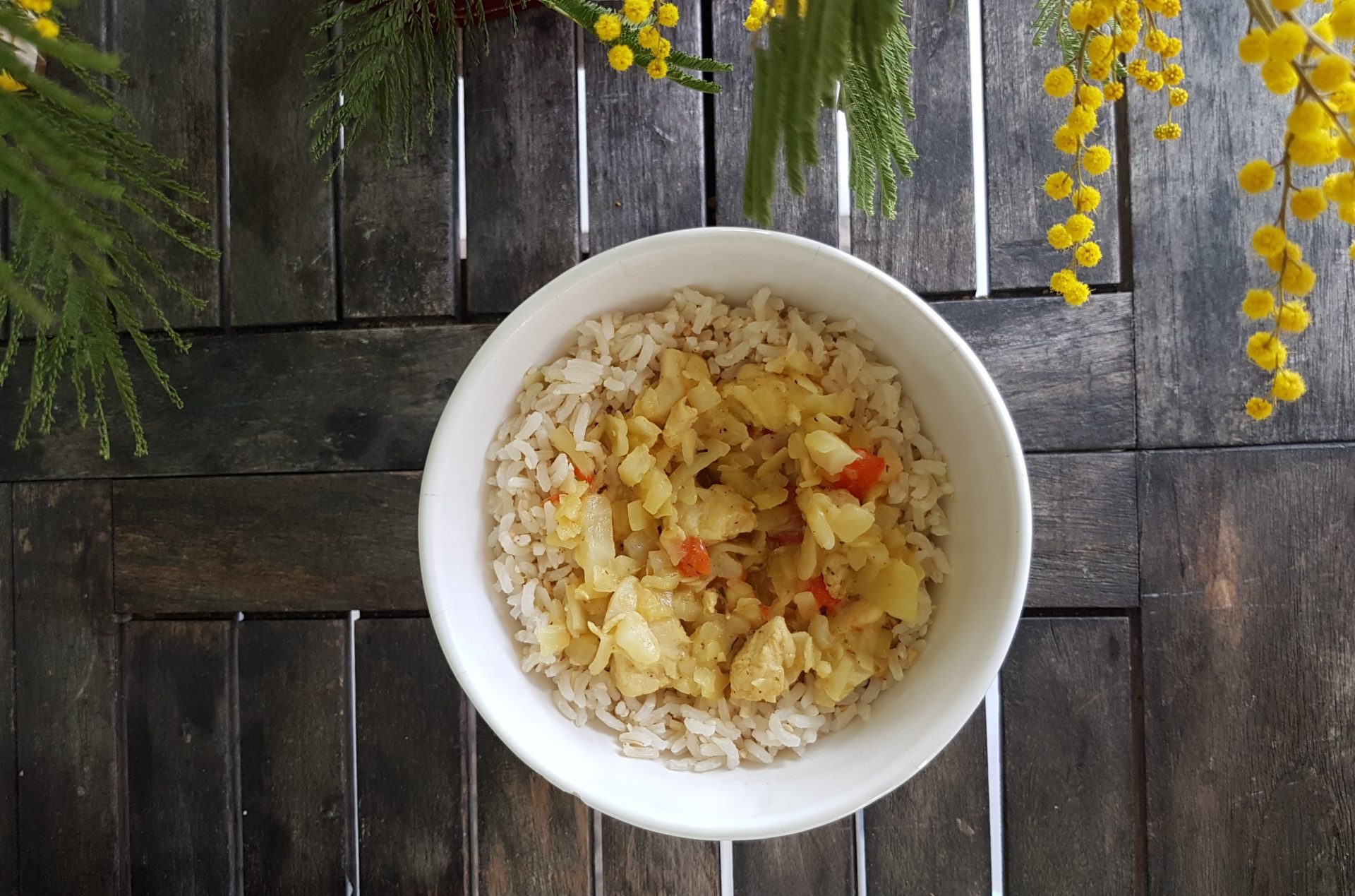 Recette : Wok bio au chou chinois, poulet, sauce curry-coco et riz.